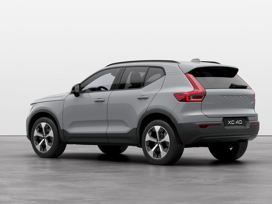 2025 Volvo XC40 B5 AWD Plus - Dark 12408402 - Capitol Motors